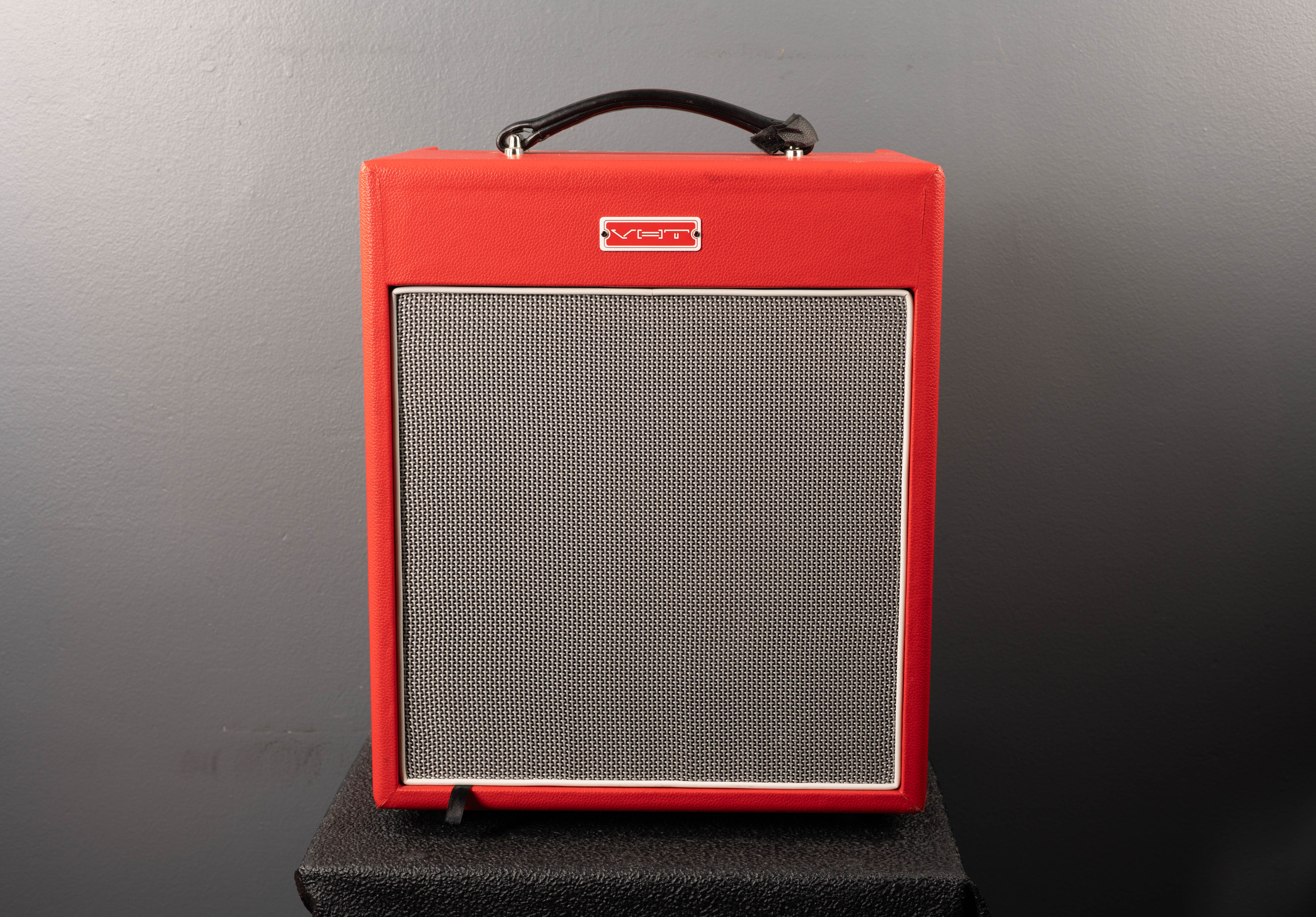 Redline 25 Bass Combo, Recent – Dave's Guitar Shop