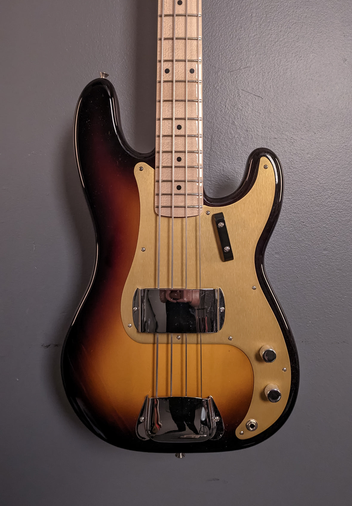 Vintage Custom '57 P Bass - Wide Fade 2 Color Sunburst – Dave's Guitar Shop